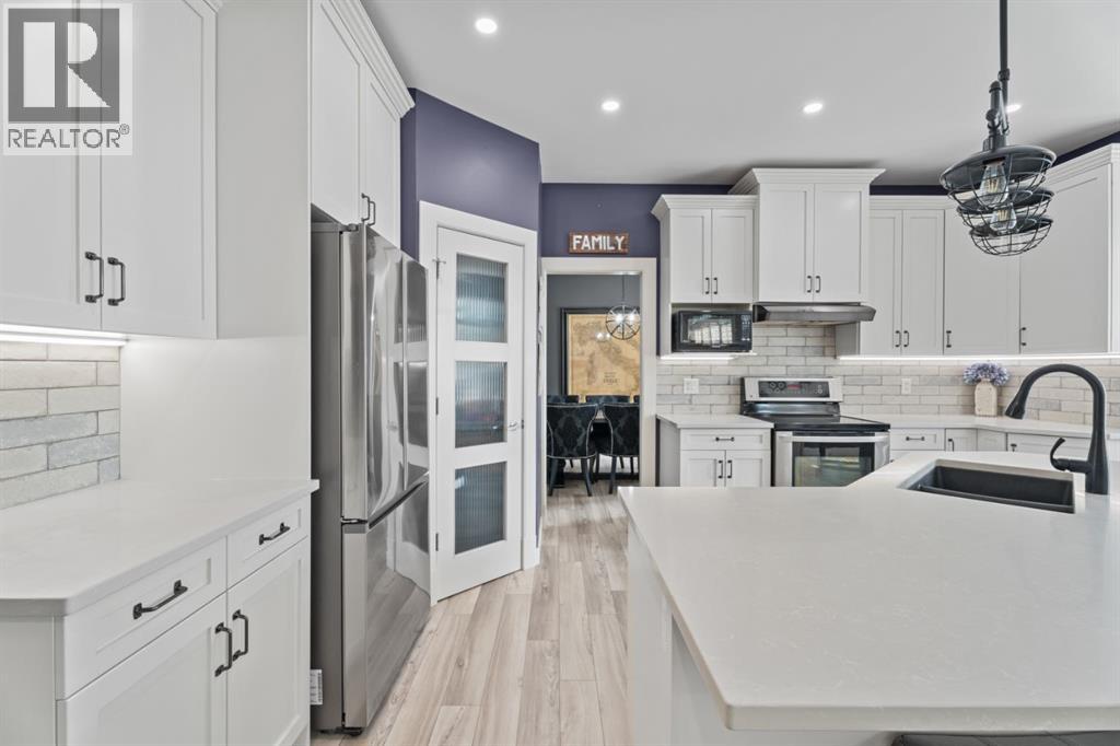 For sale: 15 Drake Landing Drive, Okotoks, Alberta T1S2M7 - A2278568 ...