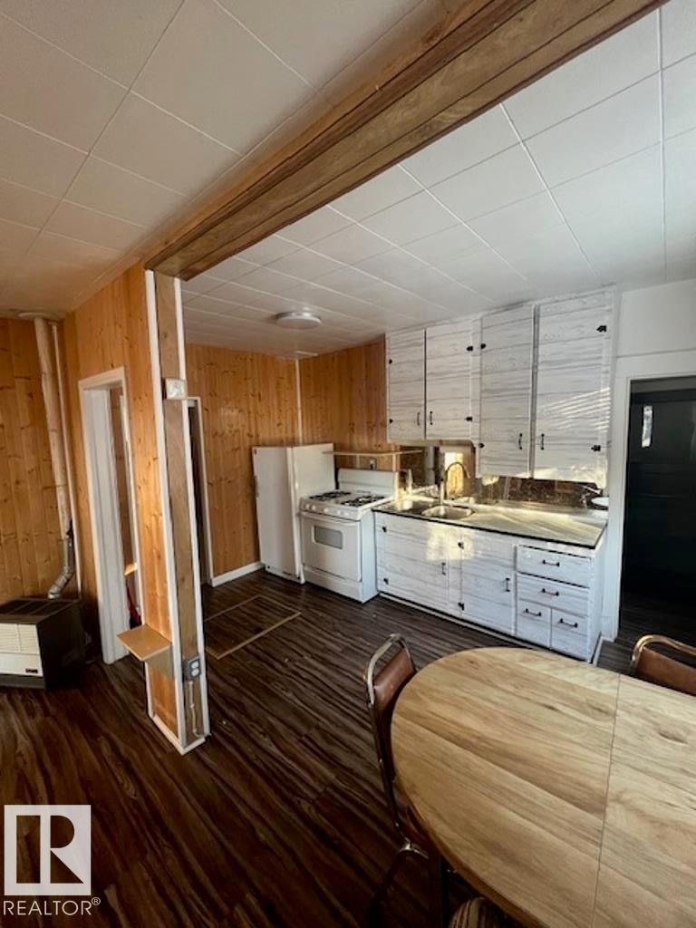 For sale: 5032 50 AV, Holden, Alberta T0B2C0 - E4469944 | REALTOR.ca