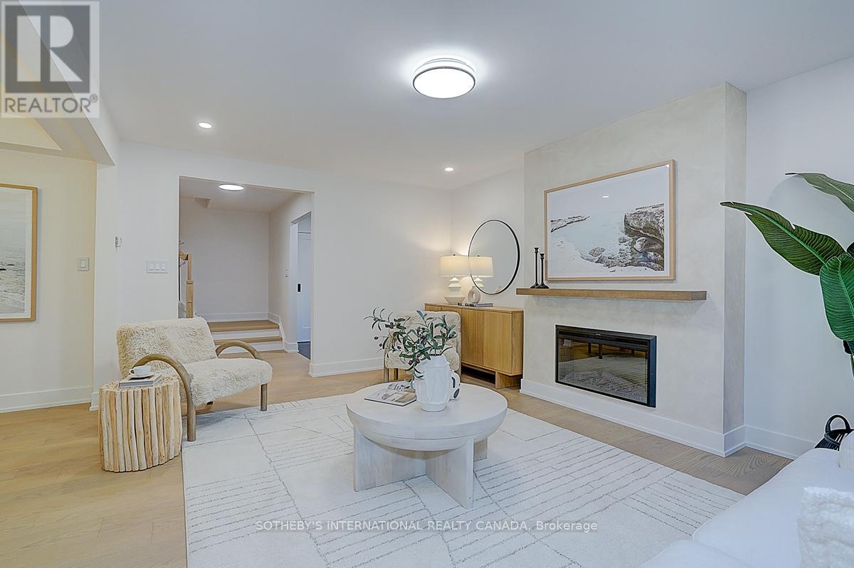 À vendre : 4 DERSINGHAM CRESCENT, Markham (German Mills), Ontario ...