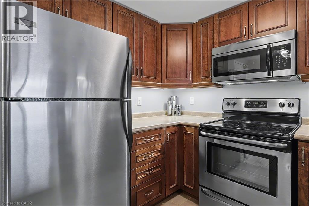 For sale: 19 WATERFORD Drive Unit# 307, Guelph, Ontario N1L0G8 ...