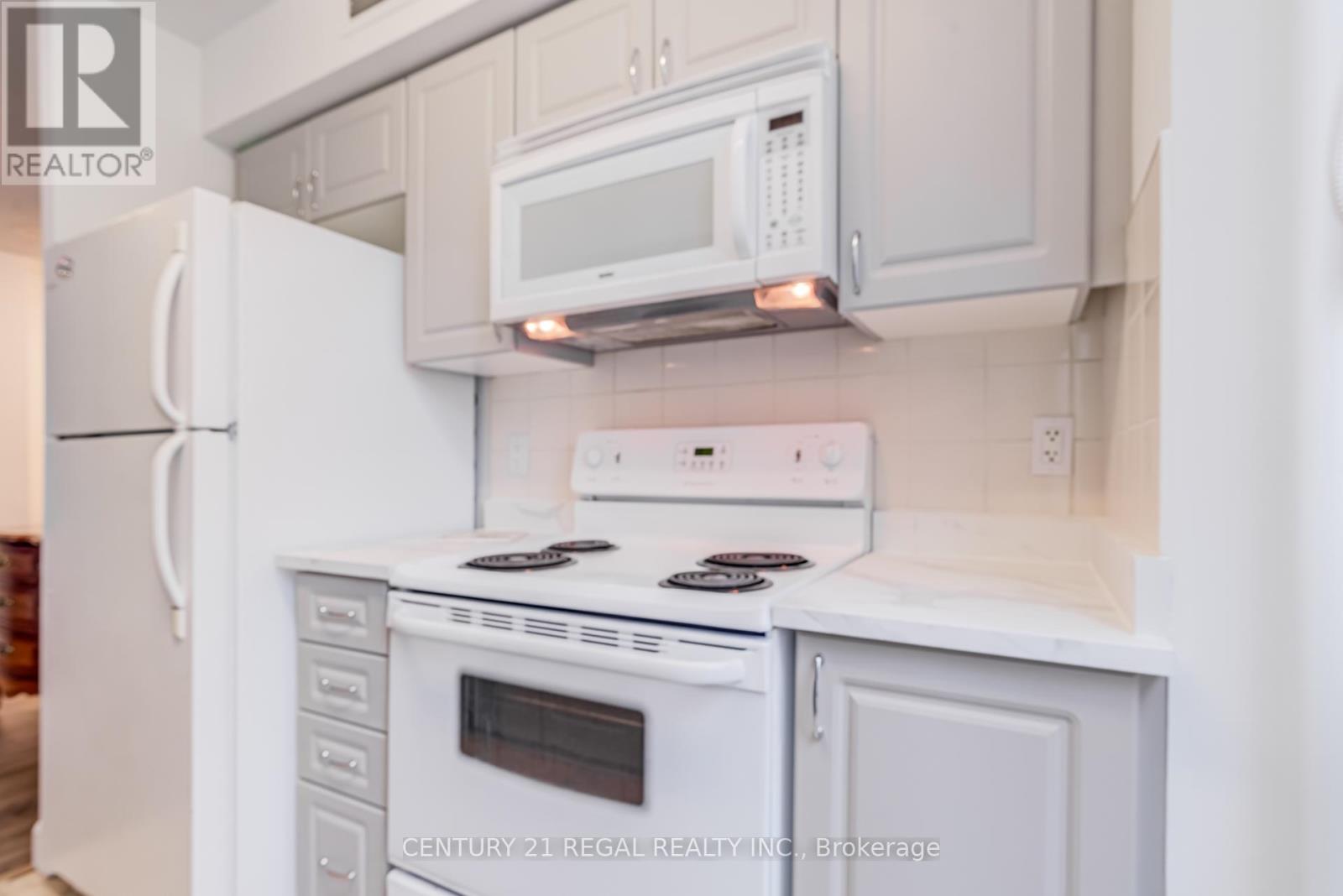 À louer : 1004 - 9 MICHAEL POWER PLACE, Toronto (Islington-City Centre ...