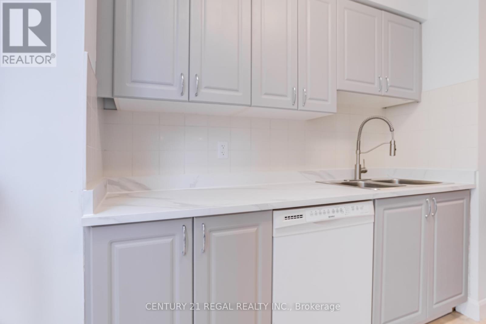 À louer : 1004 - 9 MICHAEL POWER PLACE, Toronto (Islington-City Centre ...