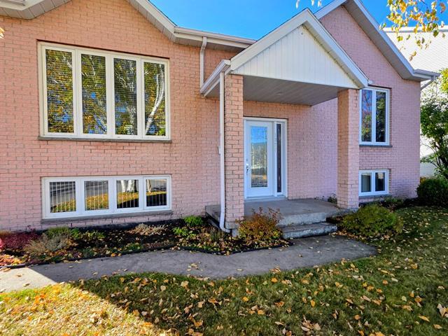 For sale: 1276 Rue des Lys, Roberval, Quebec G8H3J6 - 18479055 | REALTOR.ca