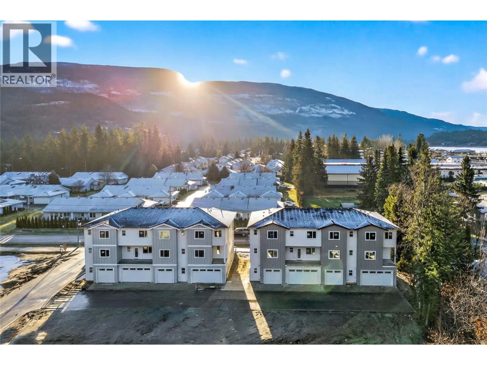 À vendre : 222 Temple Street Unit# 2, Sicamous, Colombie-Britannique ...