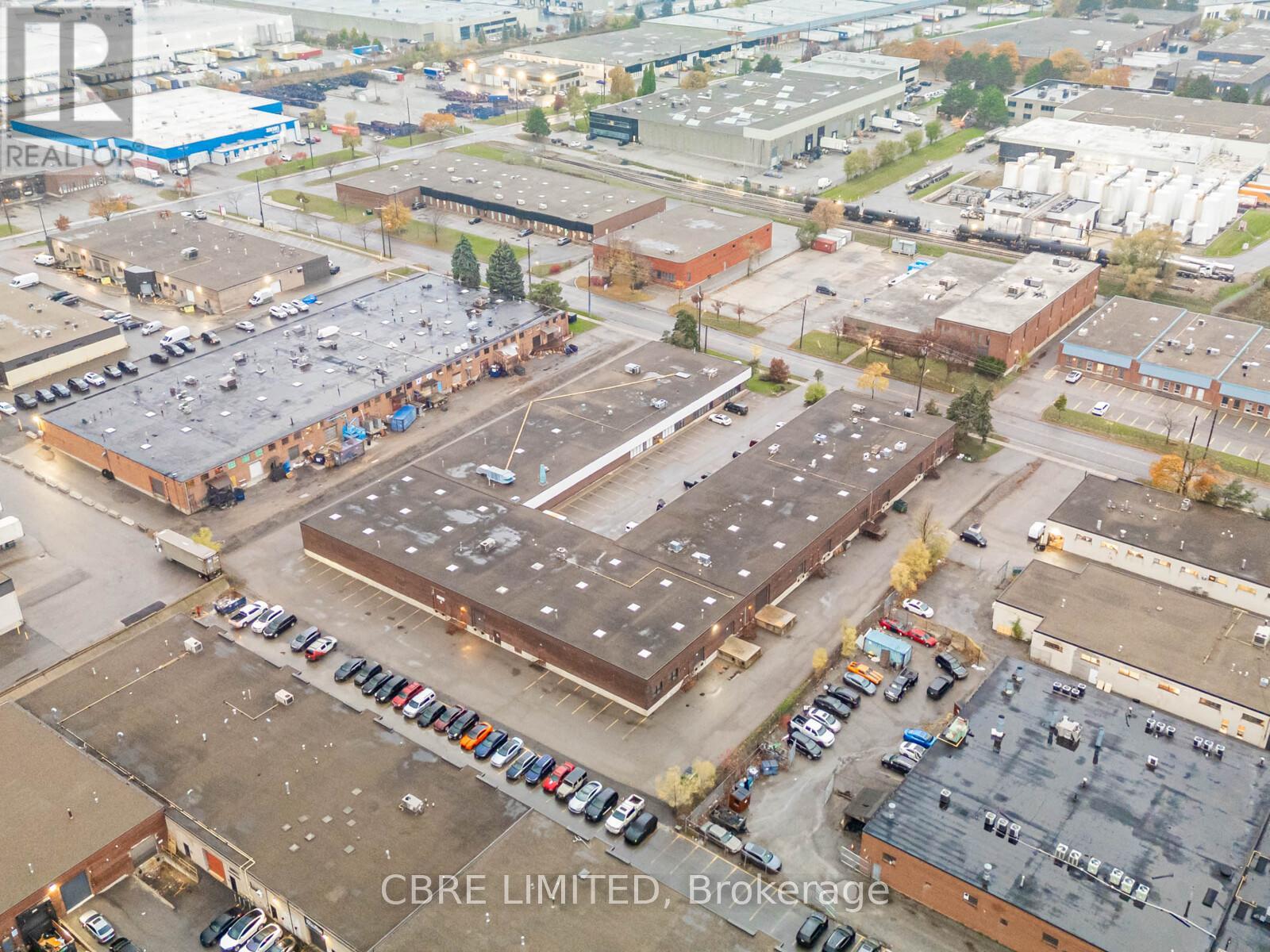 À louer : UNIT 2-4 - 111 MARTIN ROSS AVENUE, Toronto (York University ...