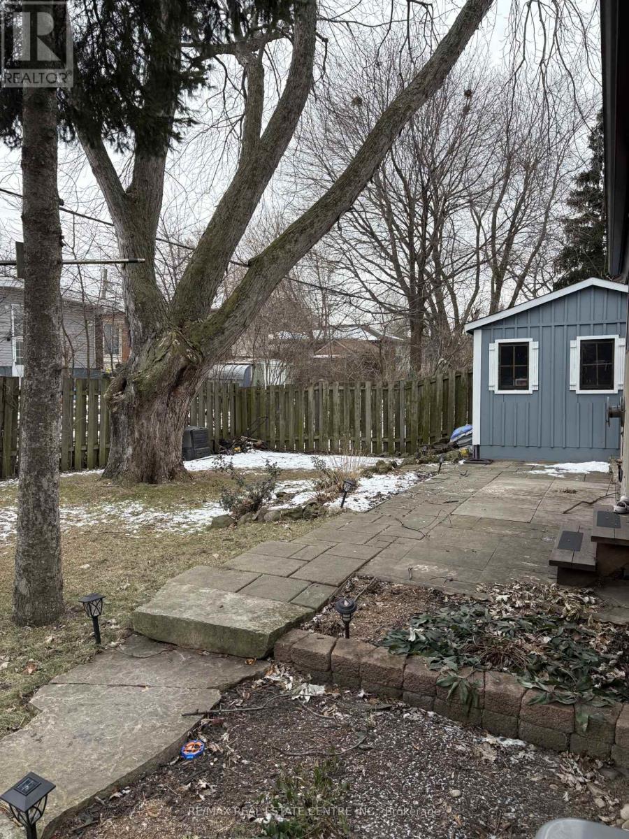 For rent: UPPER - 33 WESTWAY PLACE, Hamilton (Buchanan), Ontario L9C2E9 ...