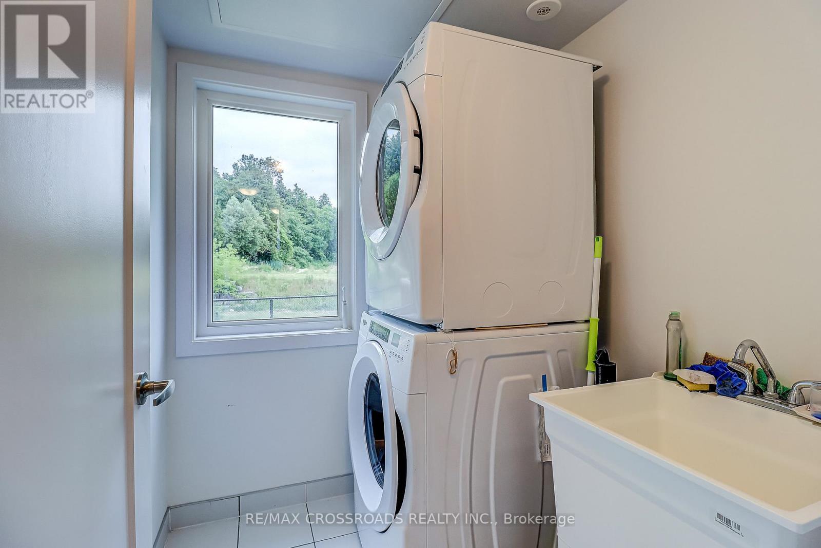 À vendre : 64 LYALL STOKES CIRCLE, East Gwillimbury (Mt Albert ...