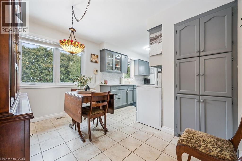 For sale: 212 WAVERLEY Drive, Guelph, Ontario N1E1H4 - 40798816 ...