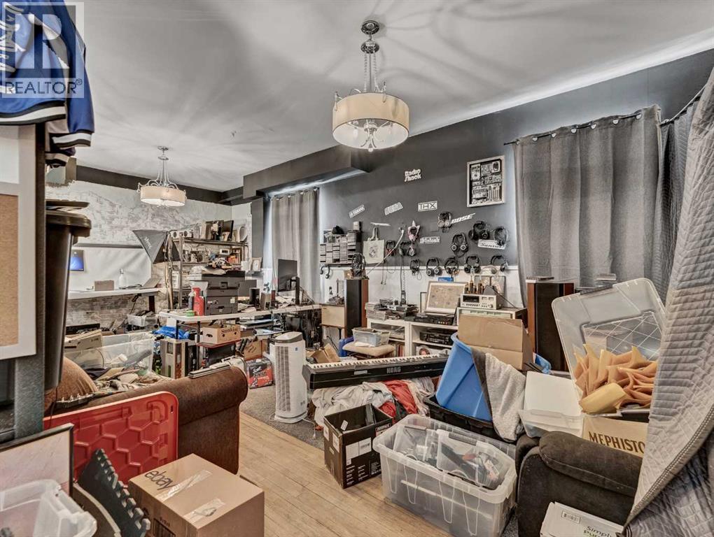 For sale: 339 North Railway Street SE, Medicine Hat, Alberta T1A2Z1 ...