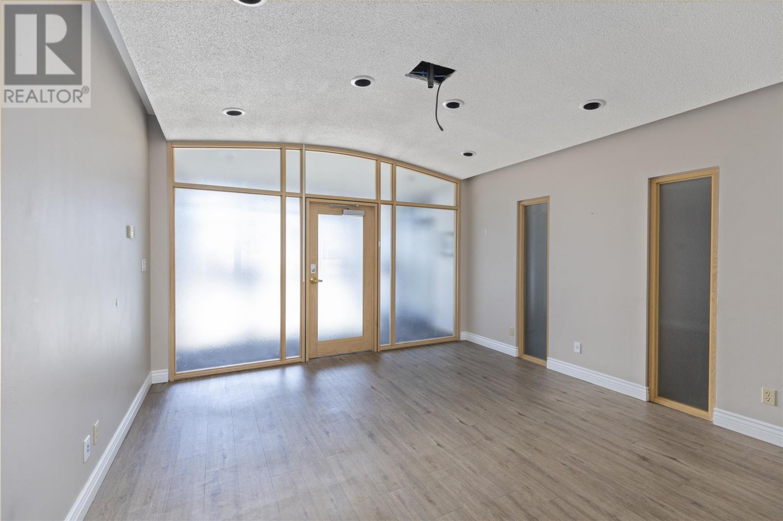 For lease: 726 Queen ST, Sault Ste. Marie, Ontario P6A2A9 - SM260112 ...