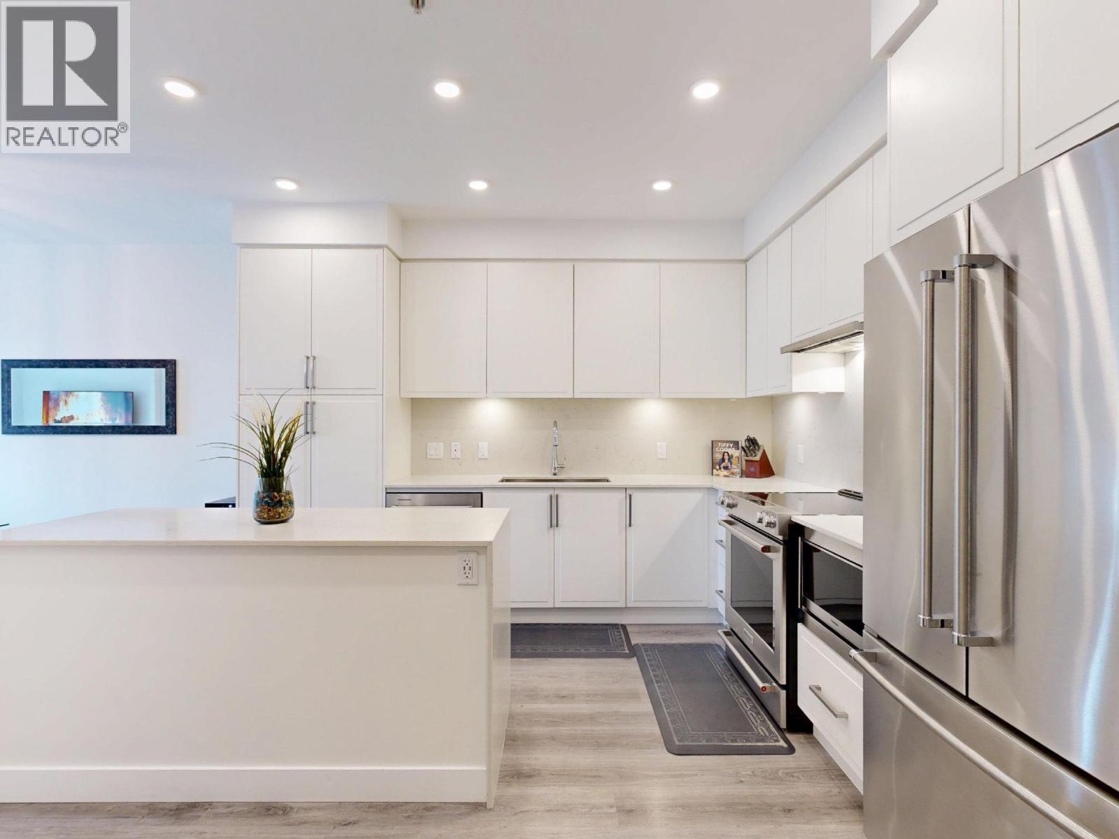 For sale: 513 700 CLARKE ROAD, Coquitlam, British Columbia V3J0K5 ...