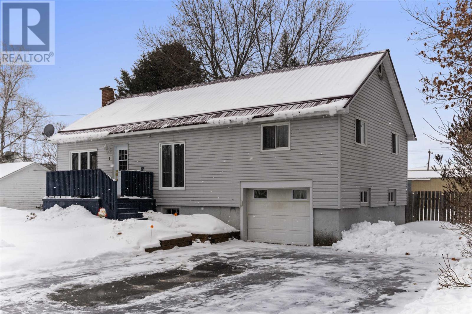 For sale: 5 Forest ST, Iron Bridge, Ontario P0R1H0 - SM260113 | REALTOR.ca