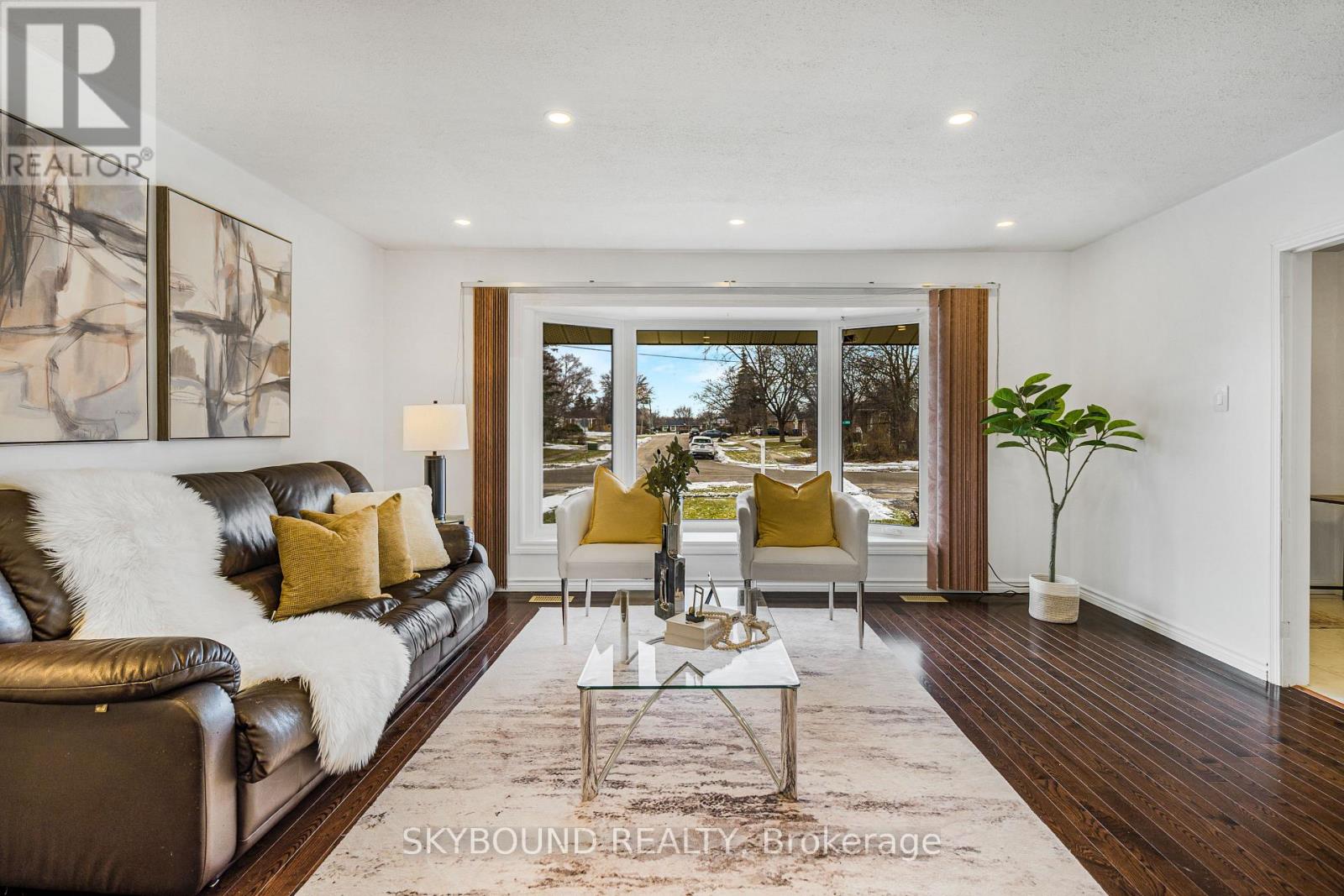 À vendre : 11 ADDINGTON CRESCENT, Brampton (Avondale), Ontario L6T2R1 ...