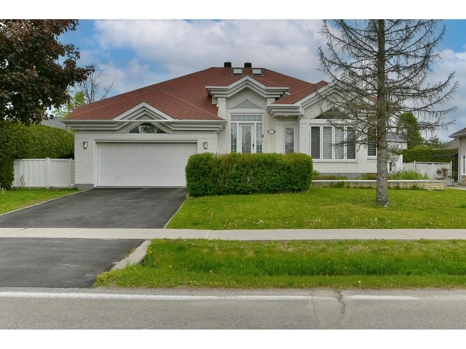 For sale: 565 Boul. Roland-Durand, Rosemère, Quebec J7A4N8 - 21683894 ...