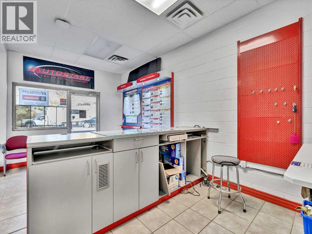 À vendre : 1137 & 1139 Kingsway Avenue SE, Medicine Hat, Alberta T1A2Y1 ...