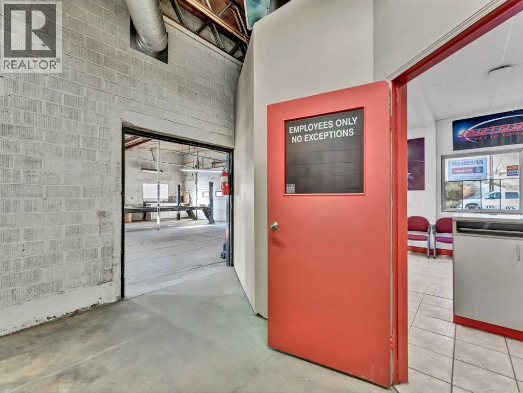 À louer : 1137 & 1139 Kingsway Avenue SE, Medicine Hat, Alberta T1A2Y1 ...