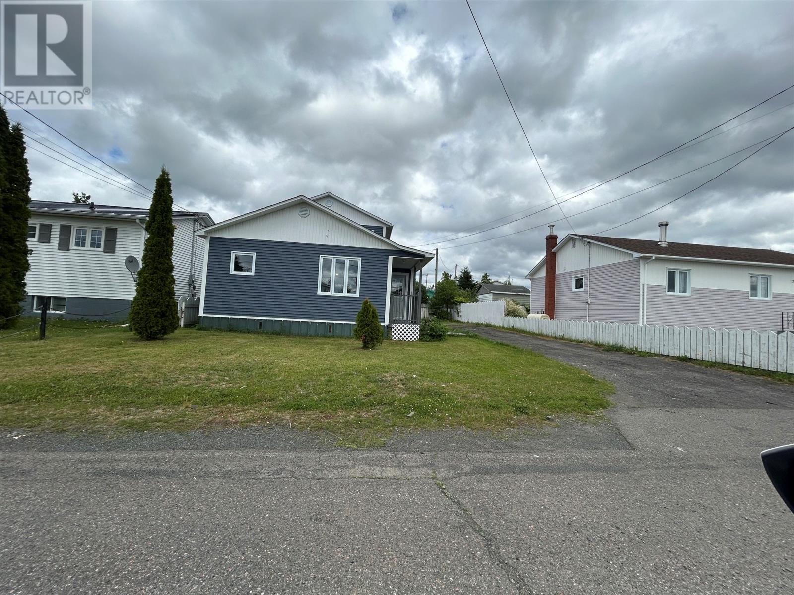 For sale: 5 LeDrew Place, Grand Falls-Windsor, Newfoundland & Labrador ...