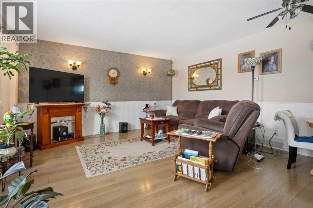 À vendre : 5023 49 Street, Holden, Alberta T0B2C0 - A2279821 | REALTOR.ca