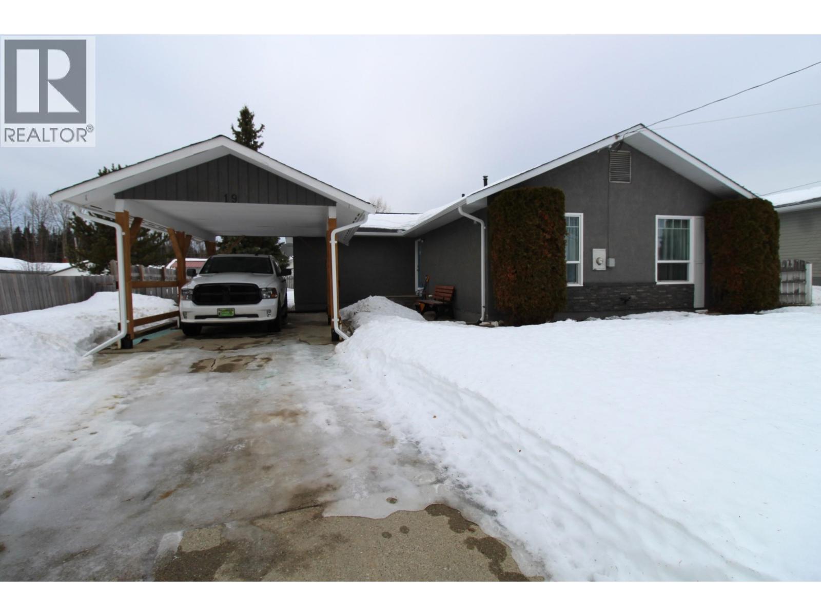 For sale: 19 CLEARWATER CRESCENT, Mackenzie, British Columbia V0J2C0 ...