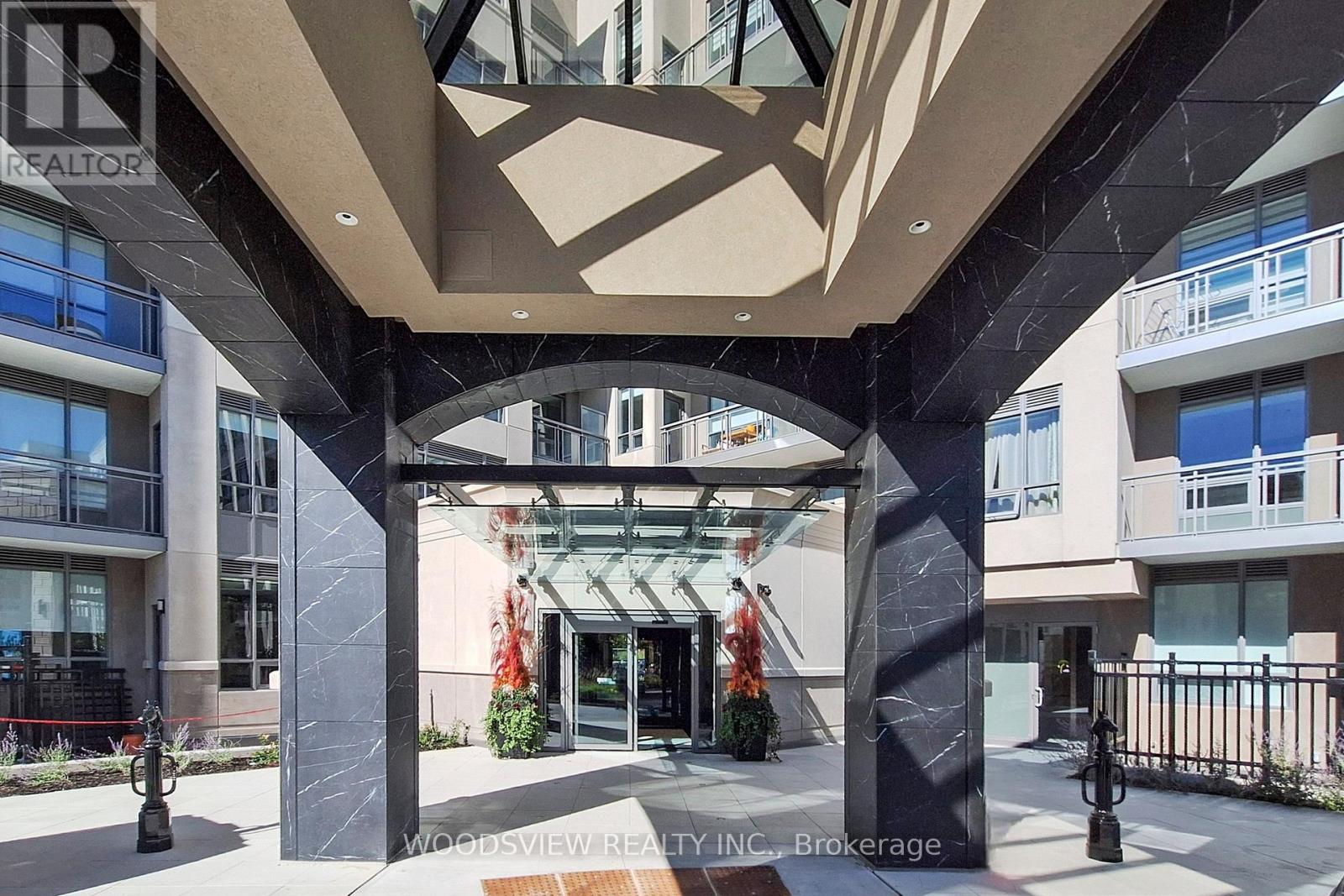 For sale: 533 - 2075 KING ROAD, King (King City), Ontario L7B0R6 - N12711264 | REALTOR.ca