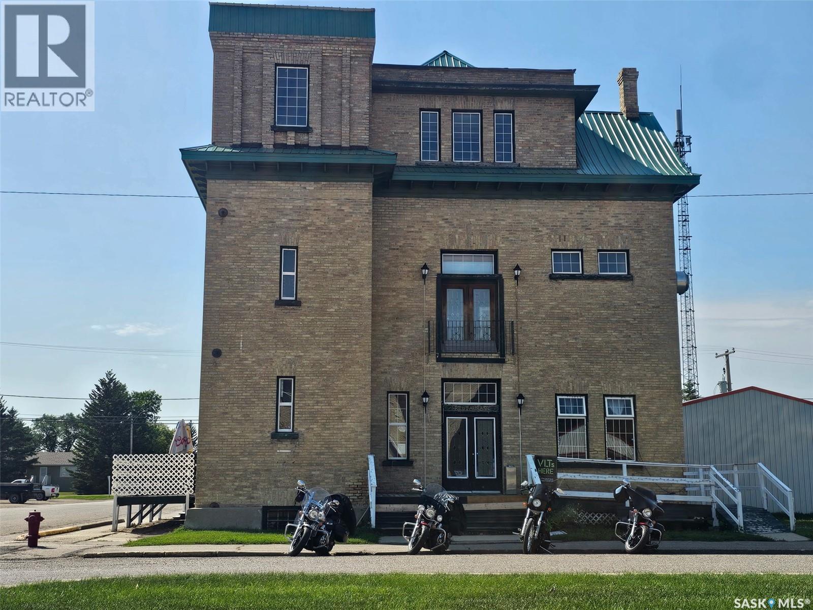 For sale: 201 Main STREET, Arcola, Saskatchewan S0C0G0 - SK027083 ...