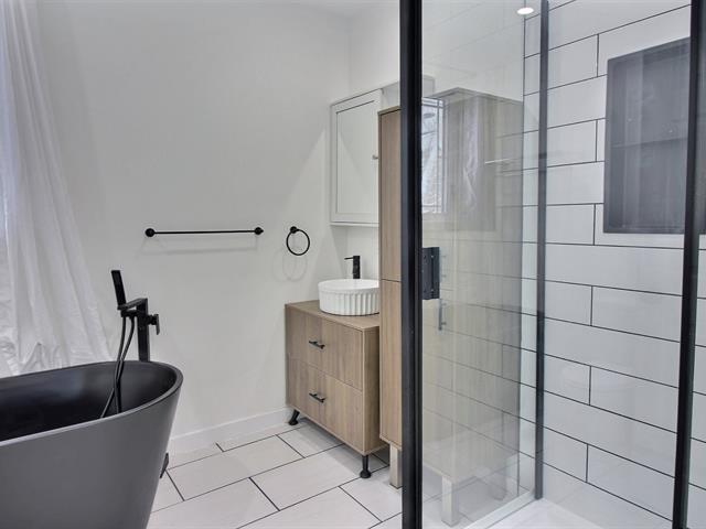 For sale: 1126 Rue des Magnolias, Québec (La Haute-Saint-Charles ...