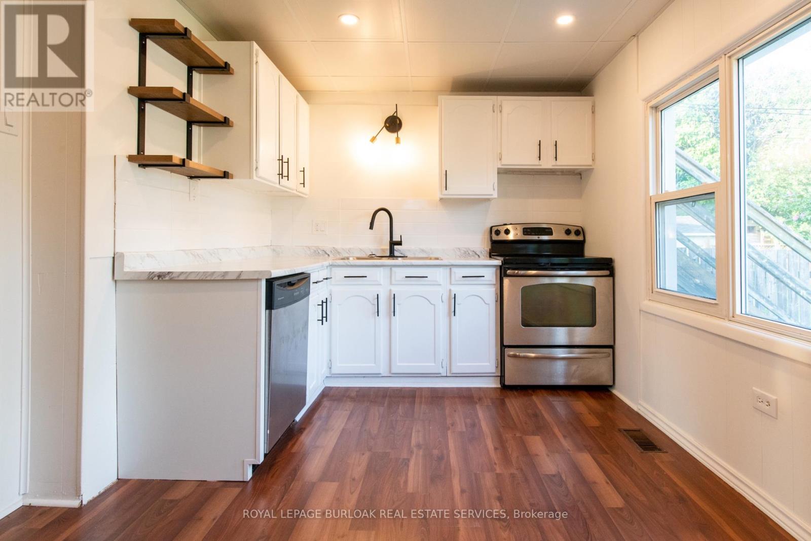 For sale: 49 PROVINCE STREET S, Hamilton (Delta), Ontario L8K2K7 ...