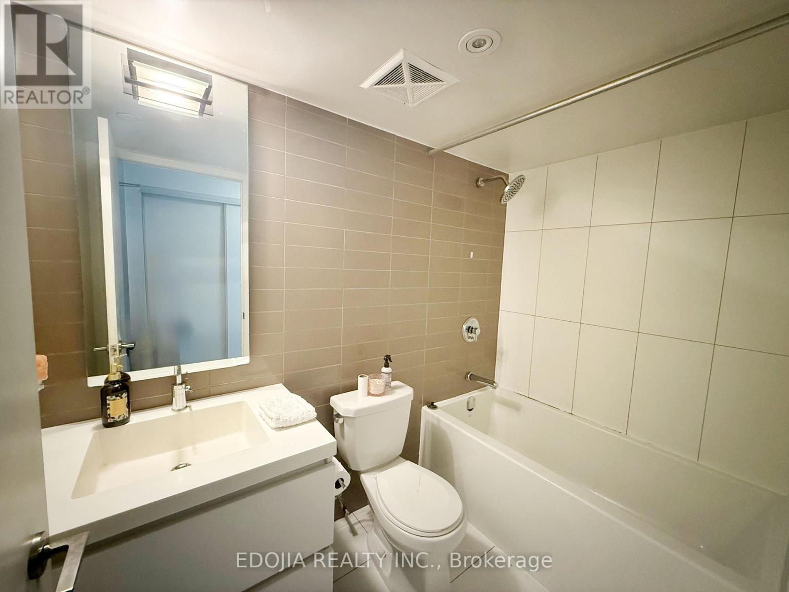 À louer : 617 - 75 QUEENS WHARF ROAD, Toronto (Waterfront Communities ...