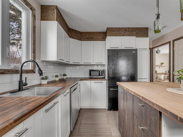 For sale: 30 Rue Valéda-Auclair, Québec (Charlesbourg), Quebec G2N1B5 ...