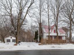 For sale: 103 Route Marie-Victorin, Pierreville, Quebec J0G1J0 ...