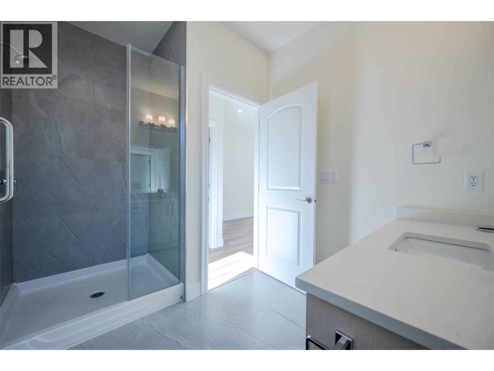 For sale: 255 Bentgrass Avenue, Oliver, British Columbia V0H1T3 ...