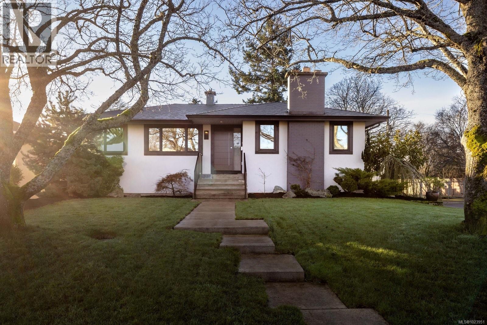 For sale: 2151 Allenby St, Oak Bay, British Columbia V8R3C2 - 1023951 ...
