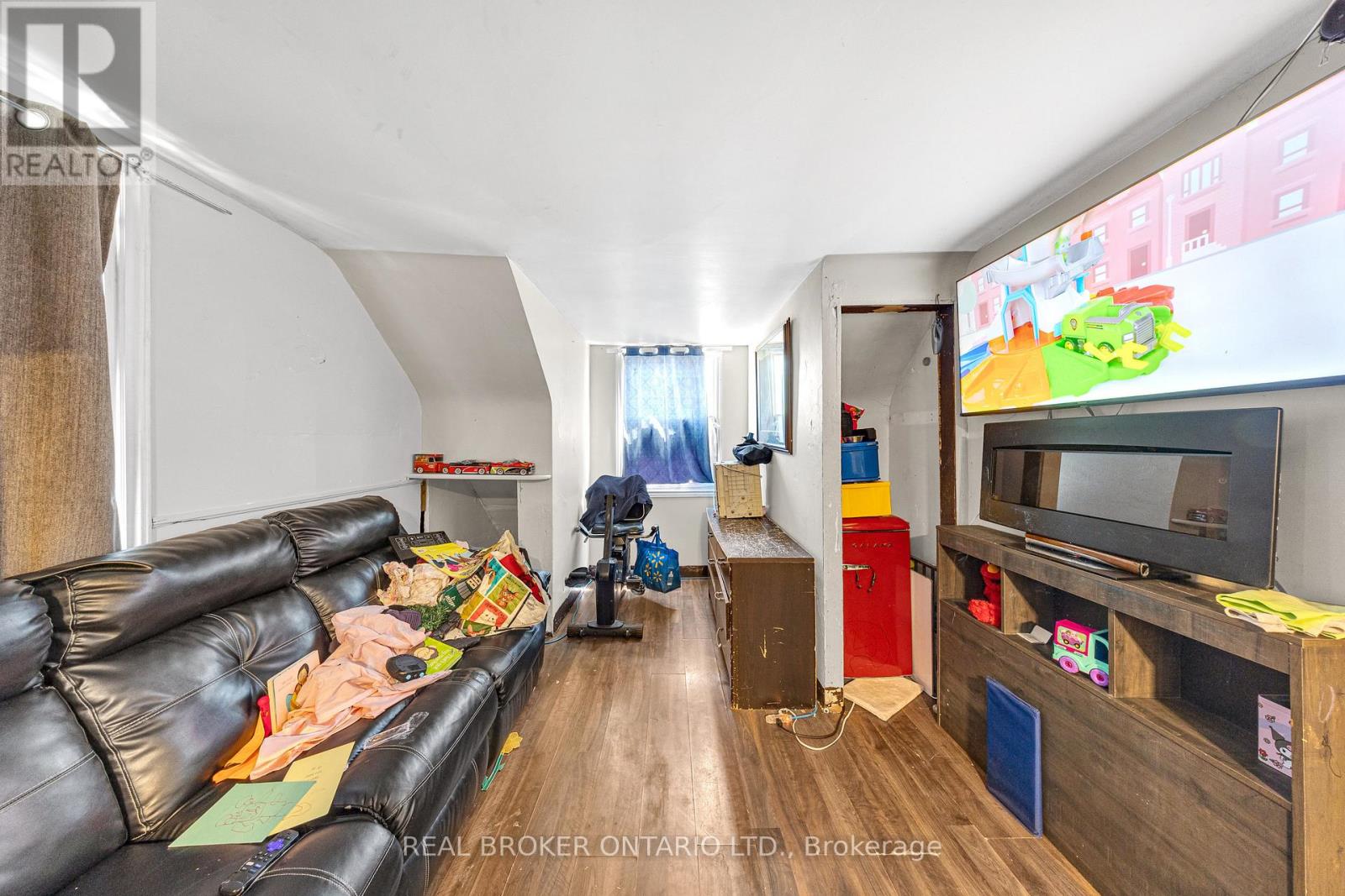 For sale: 710 CAMERON STREET, Peterborough (Otonabee Ward 1), Ontario ...