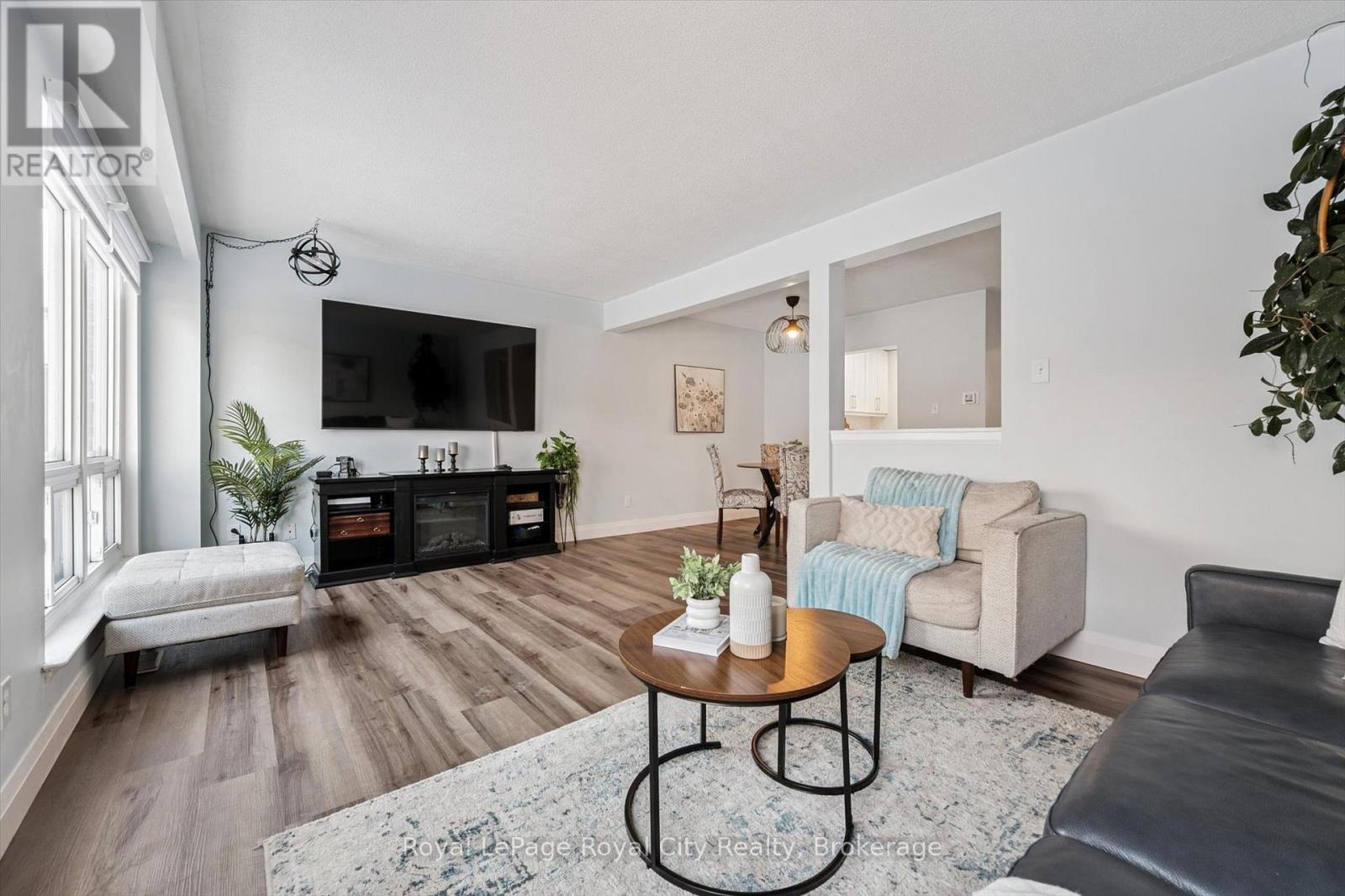 For sale: 30 - 121 BAGOT STREET, Guelph (Junction/Onward Willow ...