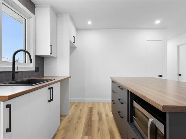 For sale: 1456 Rue Champlain, L'Ancienne-Lorette, Quebec G2E1C5 ...