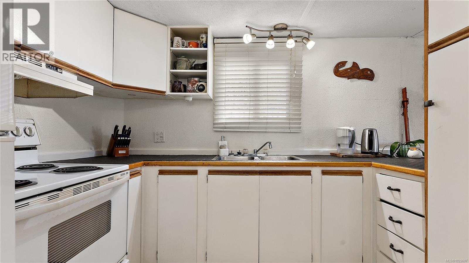 For sale: 11 2587 Selwyn Rd, Langford, British Columbia V9B4V4 ...