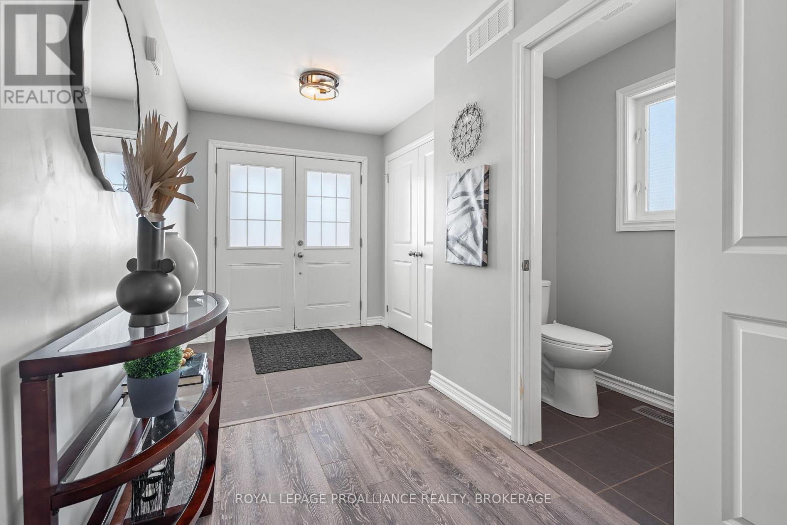 For sale: 31 TEGAN COURT, Loyalist (Odessa), Ontario K0H2H0 - X12732312 ...