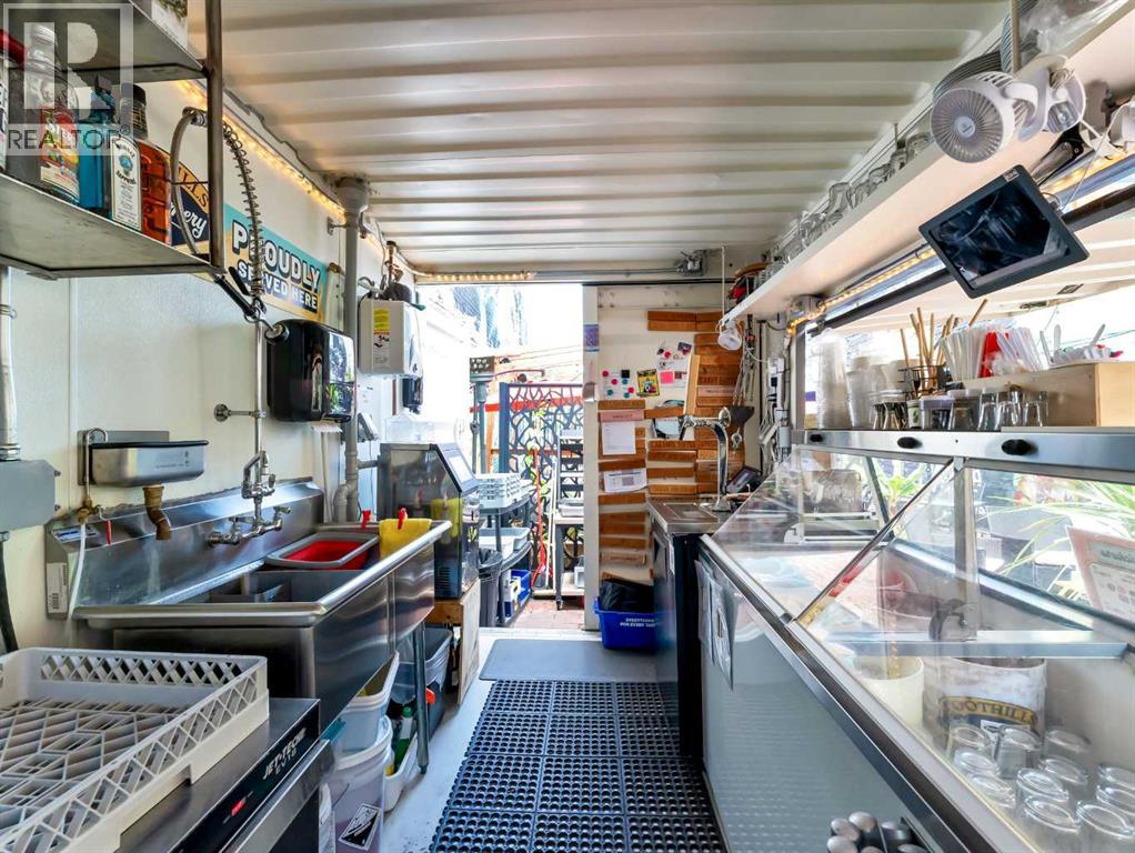 For sale: 651 2 Street SE, Medicine Hat, Alberta T1A0C8 - A2279582 ...