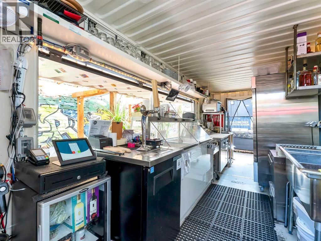 For sale: 651 2 Street SE, Medicine Hat, Alberta T1A0C8 - A2279582 ...