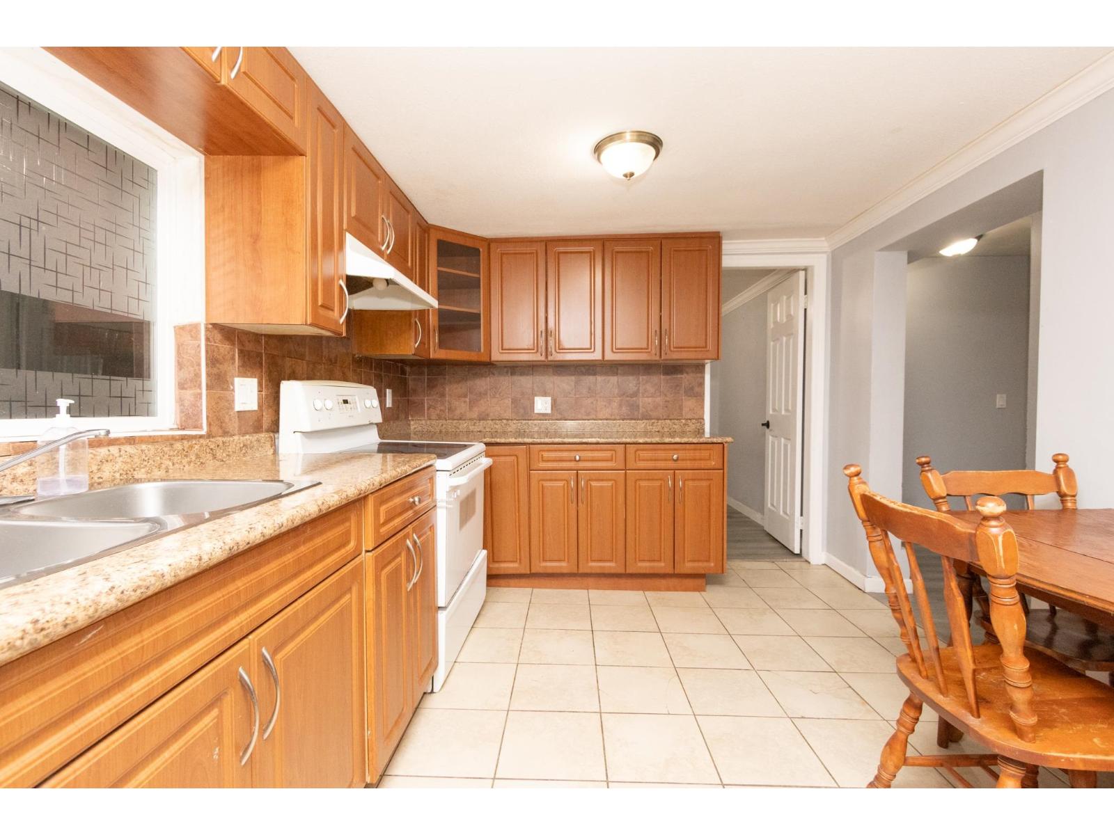 For rent: 10230 128 STREET, Surrey, British Columbia V3T2Z3 - R3083821 ...