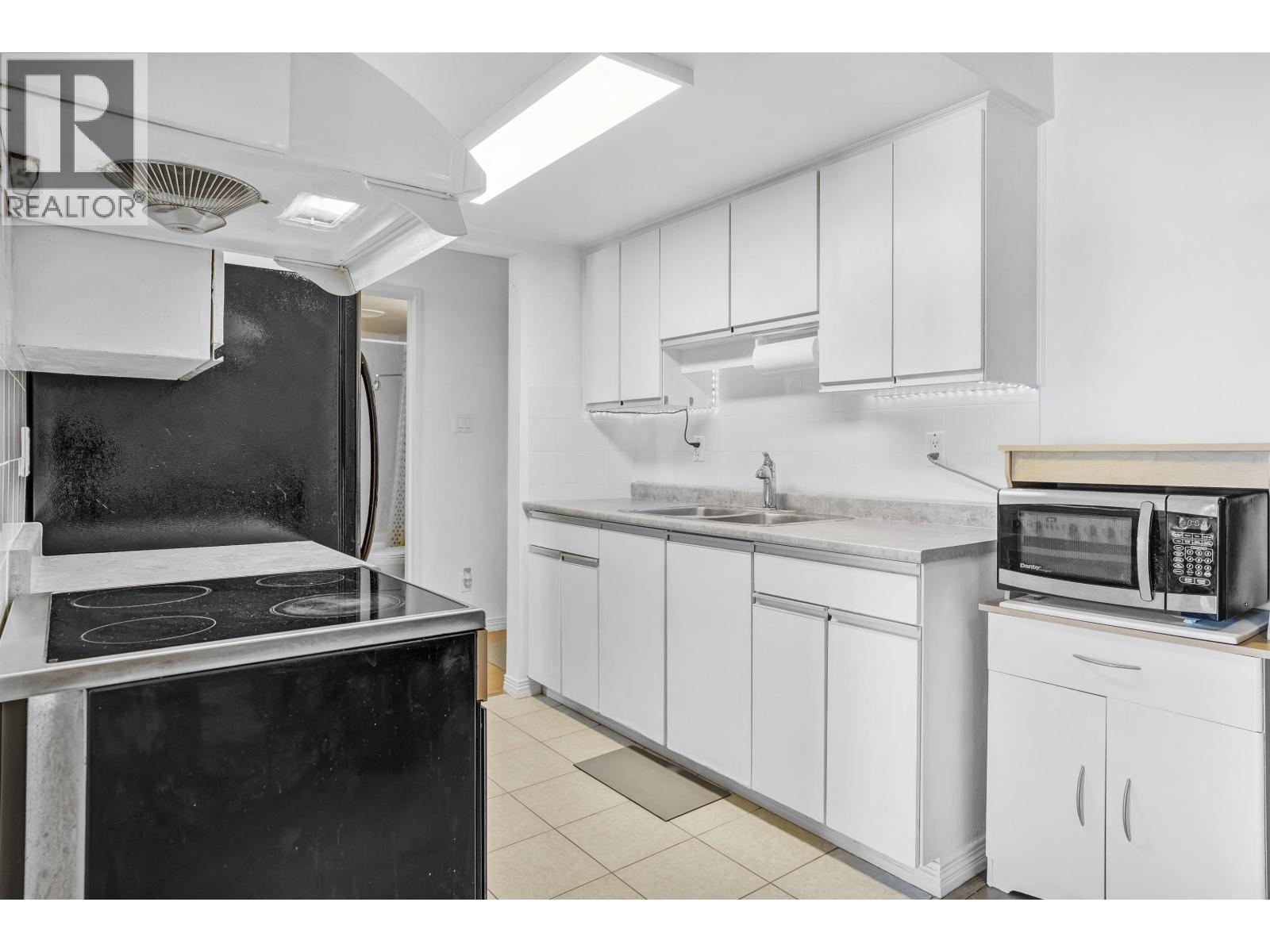 For sale: 303 975 E BROADWAY, Vancouver, British Columbia V5T1Y3 ...