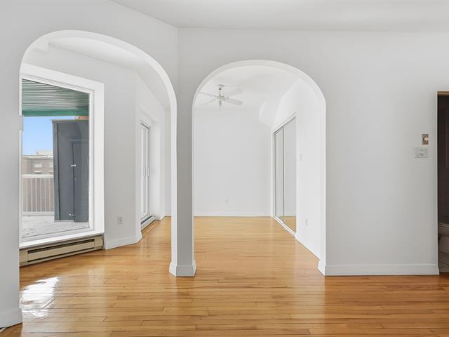 For sale: 824 Av. Cartier, Québec (La Cité-Limoilou), Quebec G1R2R9 ...