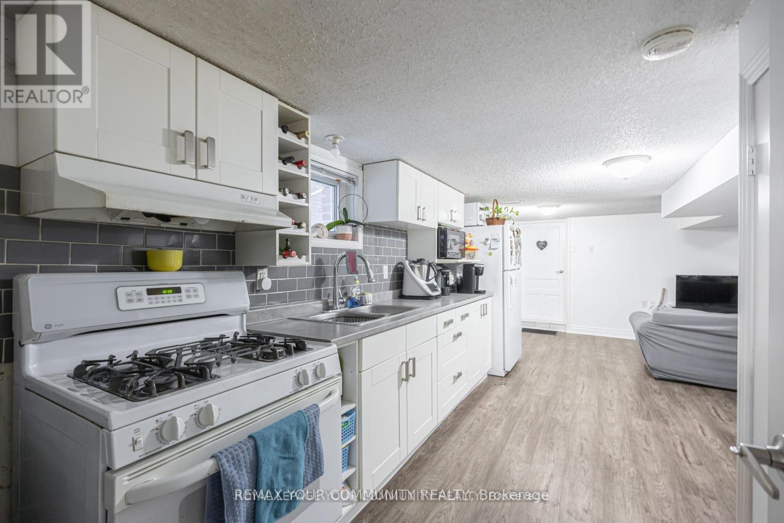 À vendre : 154 DAY AVENUE, Toronto (Caledonia-Fairbank), Ontario M6E3W3 ...