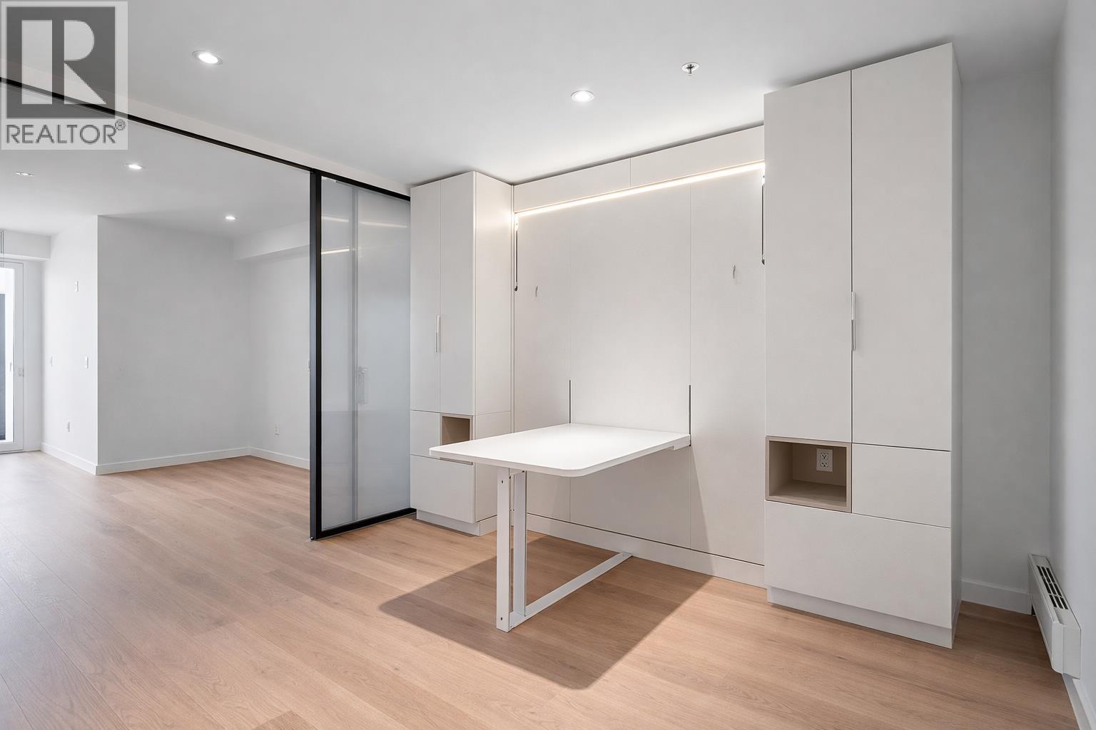 For sale: 422 2471 ST GEORGE STREET, Vancouver, British Columbia V5T0L9 ...