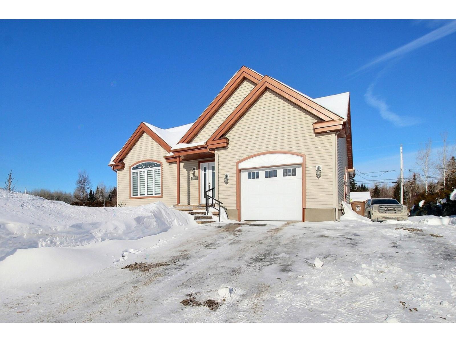 For sale: 2618 Rue Robin, Baie-Comeau, Quebec G5C3T7 - 18915377 ...