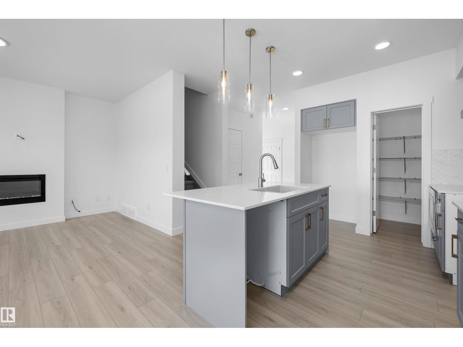 À vendre : 4182 KINGLET DR NW, Edmonton, Alberta T5S0W1 - E4471355 ...