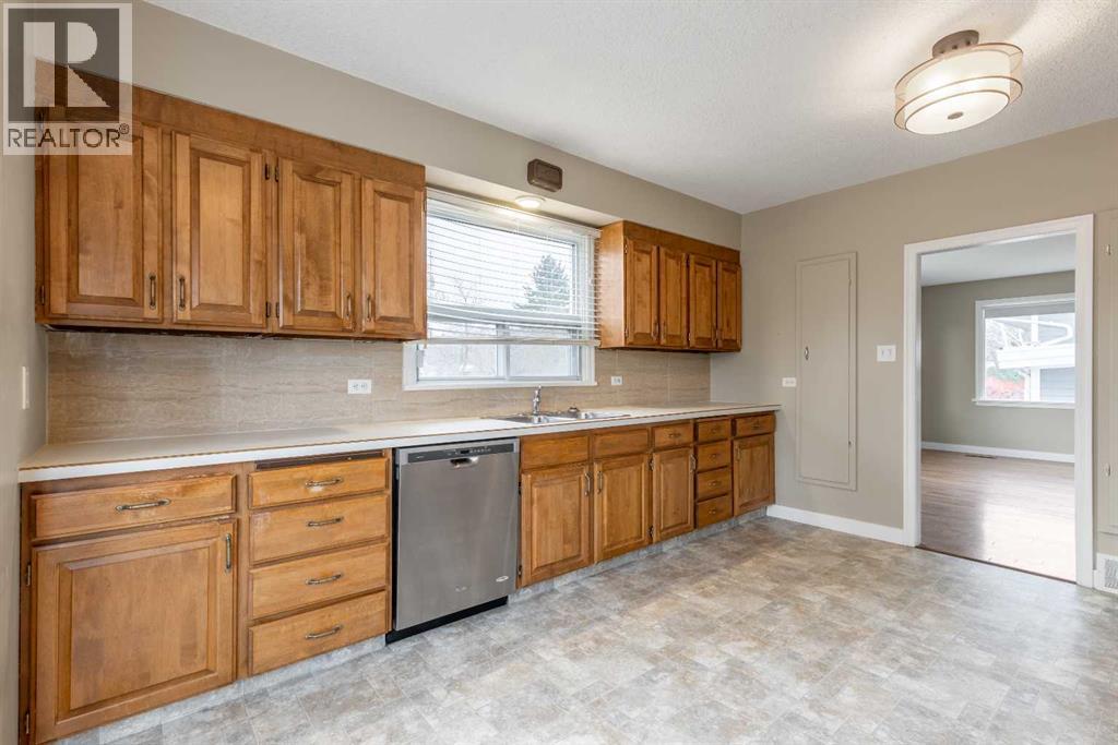 À vendre : 315 Dieppe Boulevard S, Lethbridge, Alberta T1H4W6 ...
