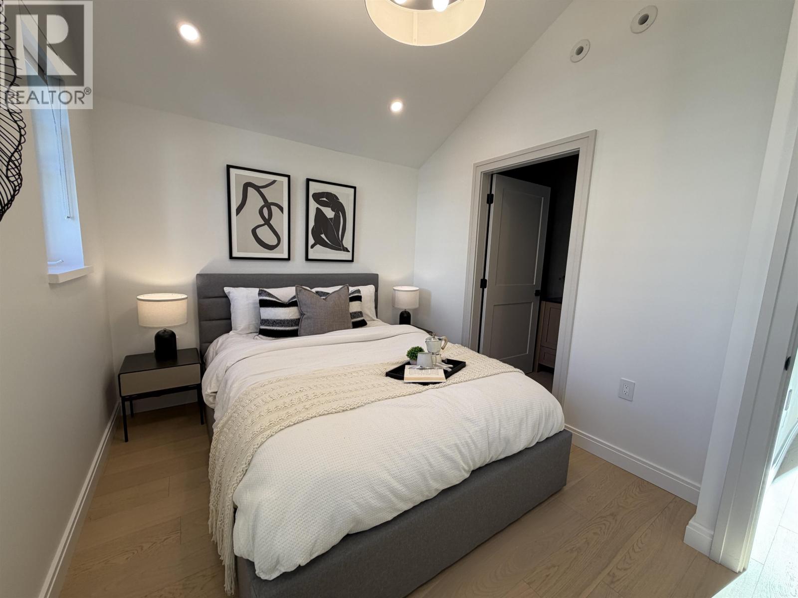 For sale: 2544 GRANT STREET, Vancouver, British Columbia V5K3G7 ...