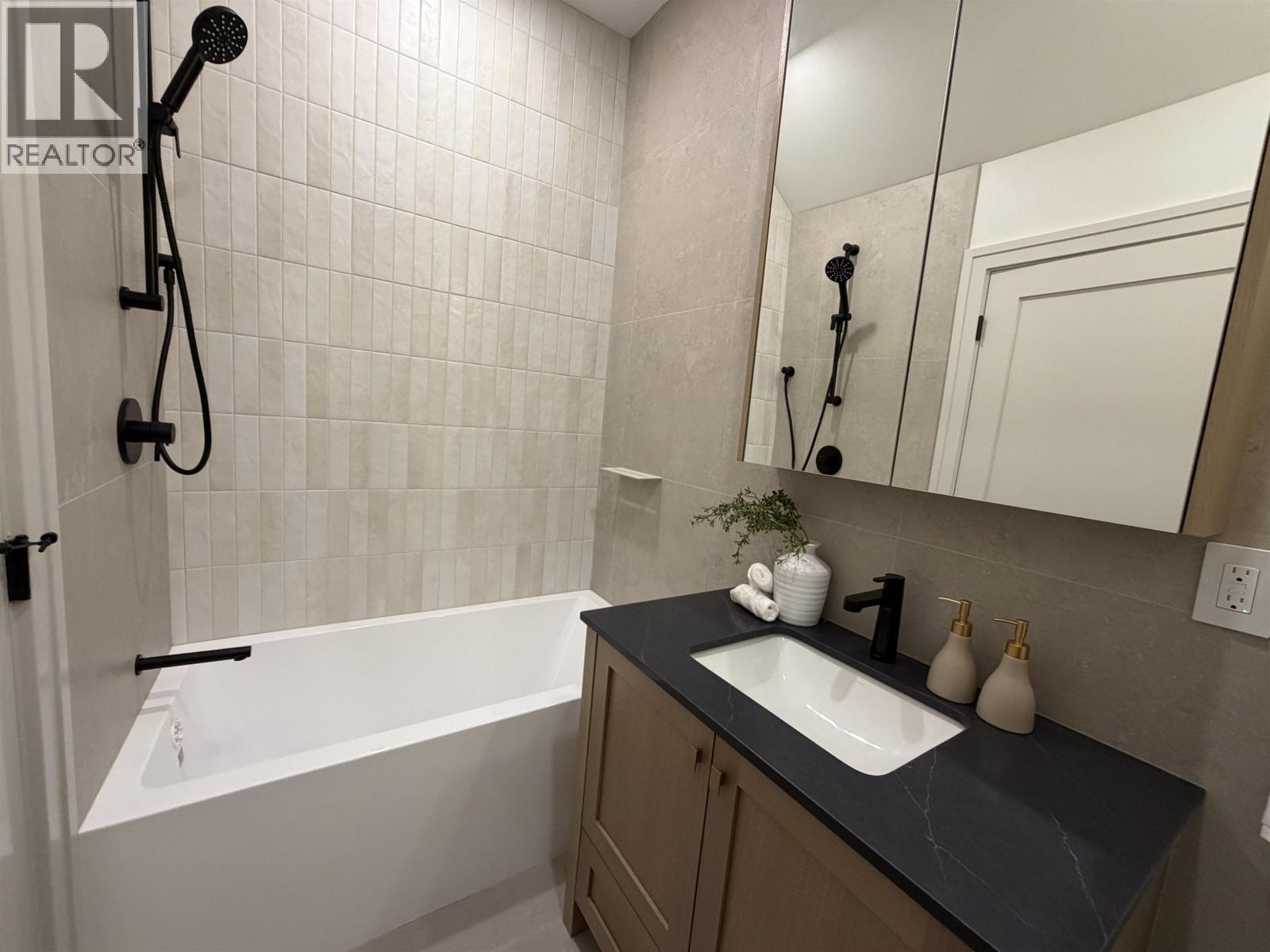 For sale: 2544 GRANT STREET, Vancouver, British Columbia V5K3G7 ...