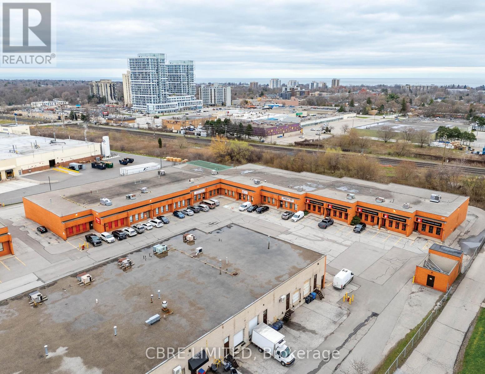 For lease: 27R - 212 WYECROFT ROAD, Oakville (QE Queen Elizabeth ...